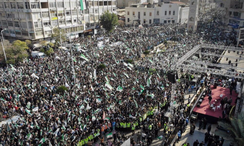 احتفالات تعم مدن سوريا في الذكرى السنوية الأولى لانتصار الثورة وإسقاط ...